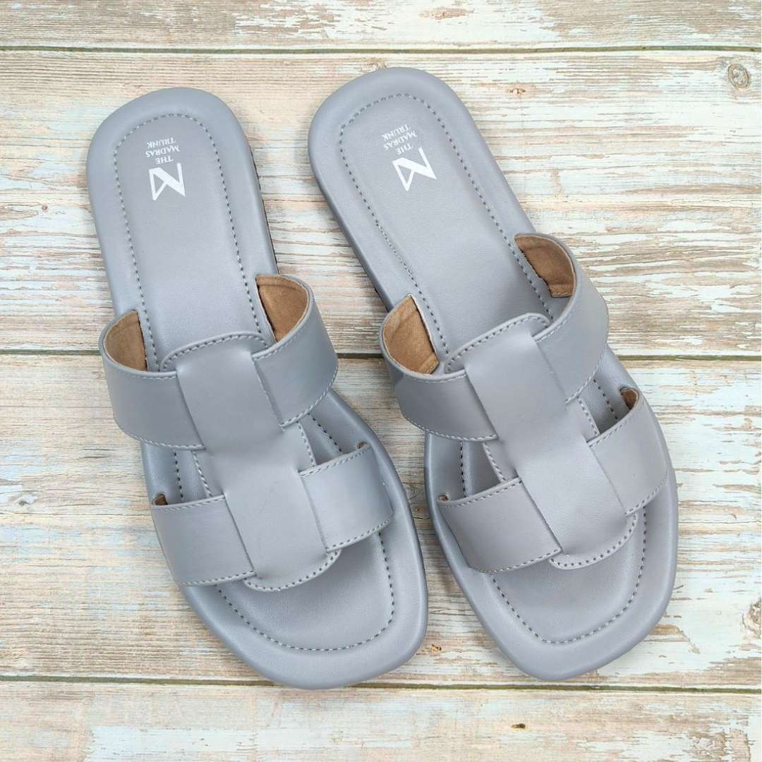 Horizon Grey – The Madras Trunk